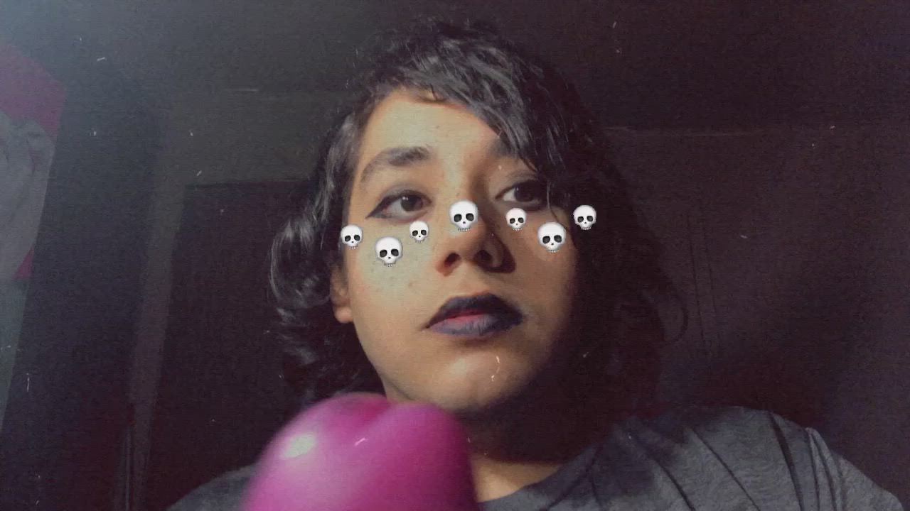 Let me serve you daddy | Scrolller