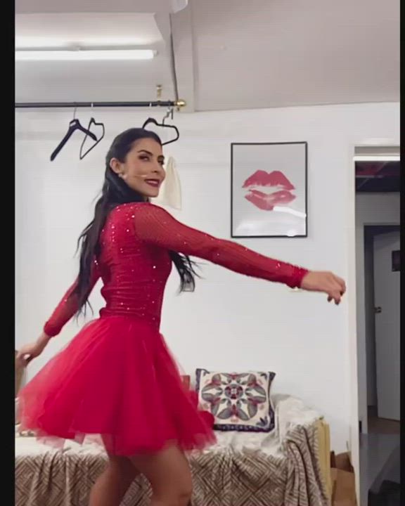 Maria Leon | Scrolller