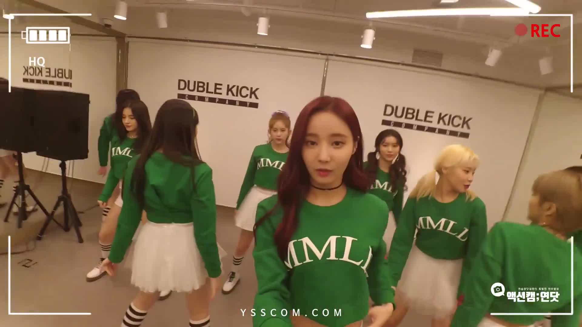 Yeonwoo - BBoom BBoom Selfie Version | Scrolller