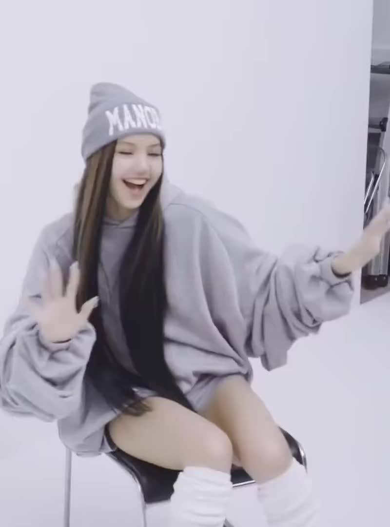 BLACKPINK Lisa | Scrolller