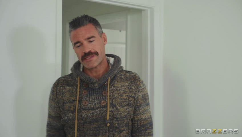 Rachel Gets... Stuck? | Scrolller