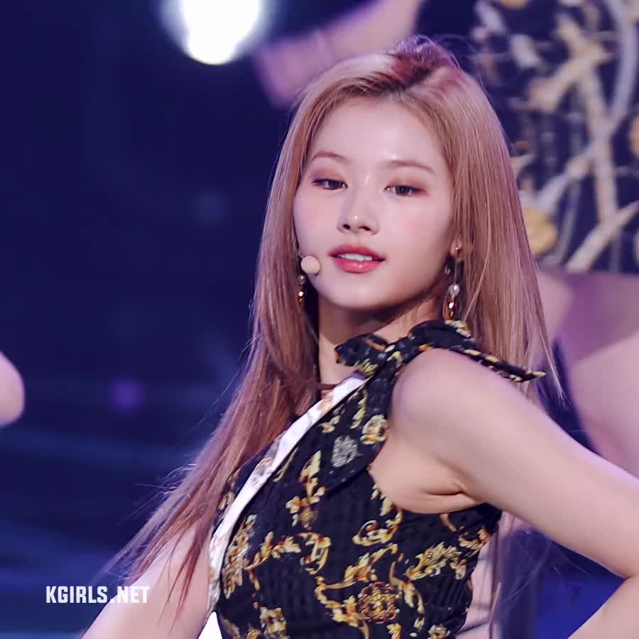 🥰 Sana | Scrolller