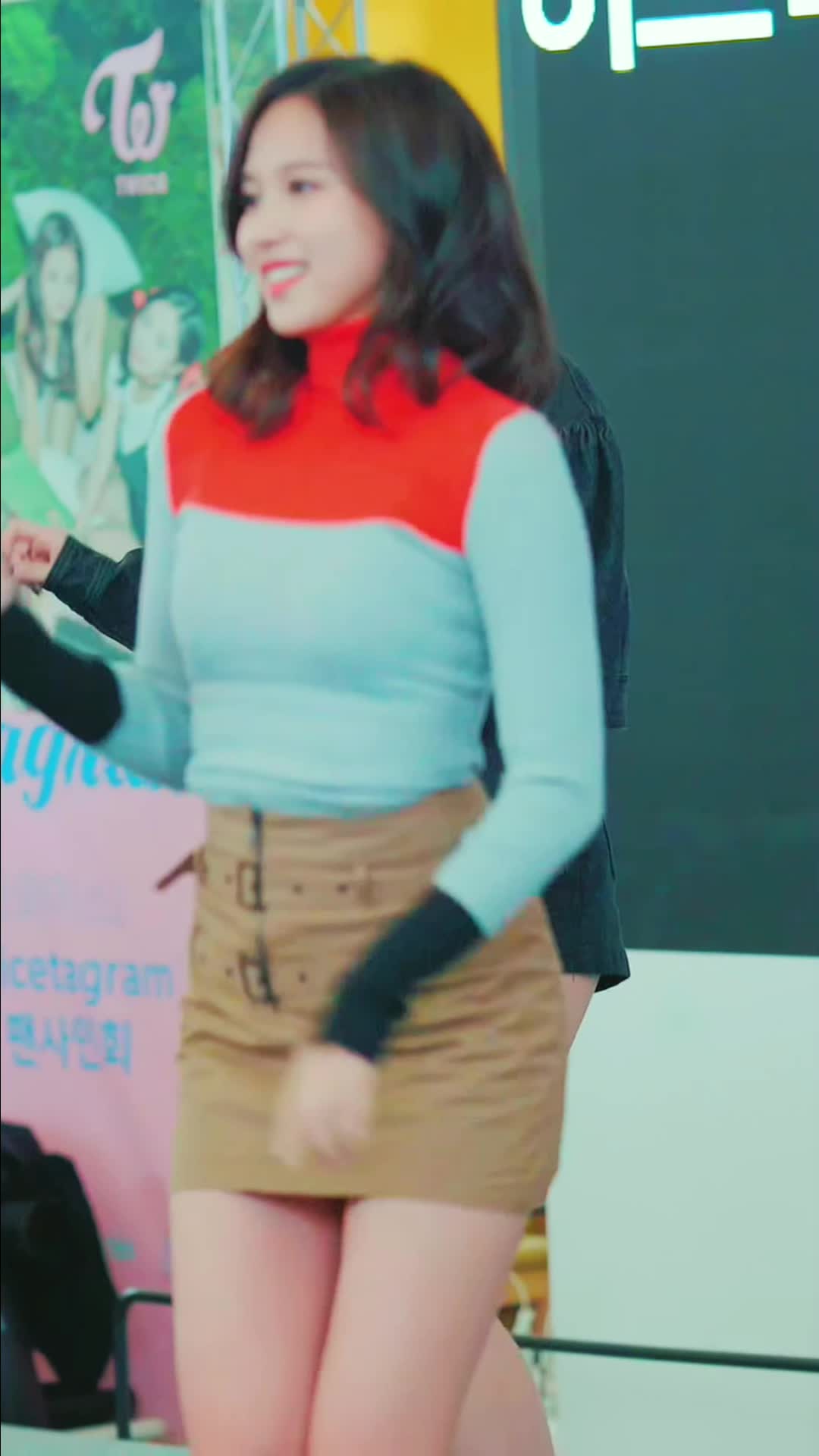 TWICE - Mina | Scrolller