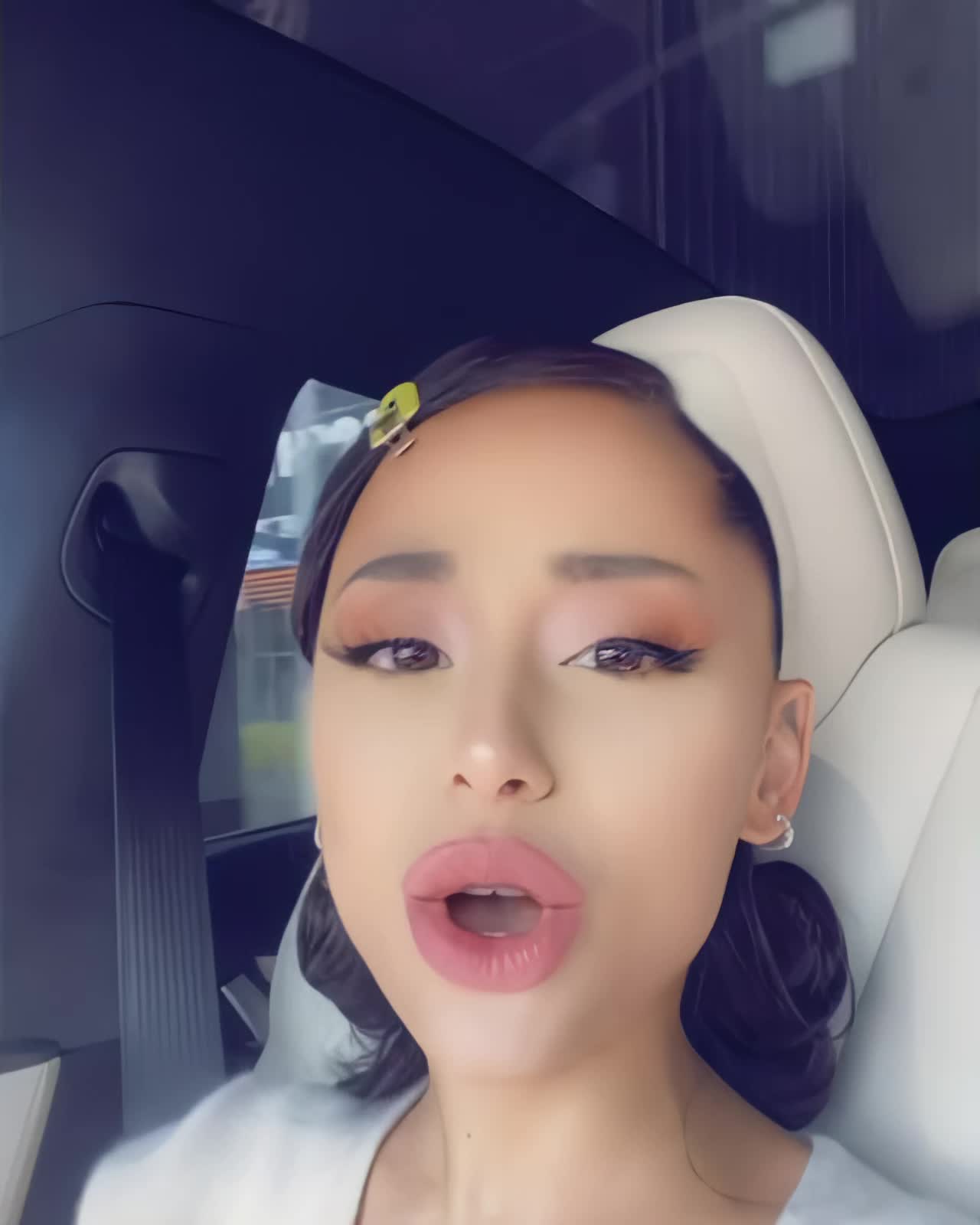 Ariana Grande's mouth is the perfect fuckhole! | Scrolller
