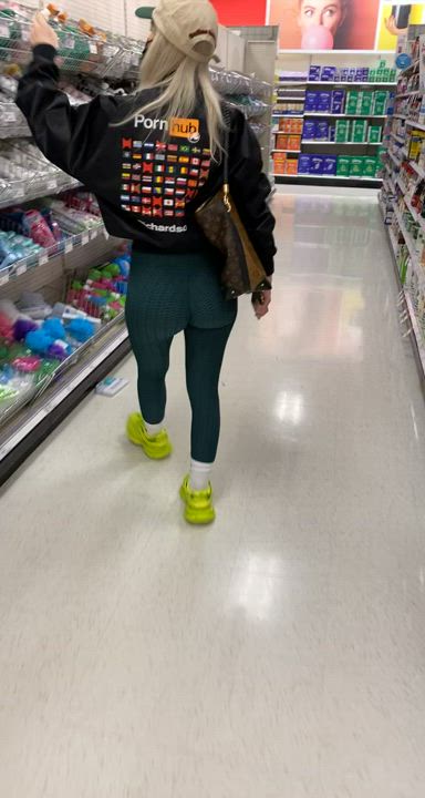 Thick ass in aisle 69 | Scrolller