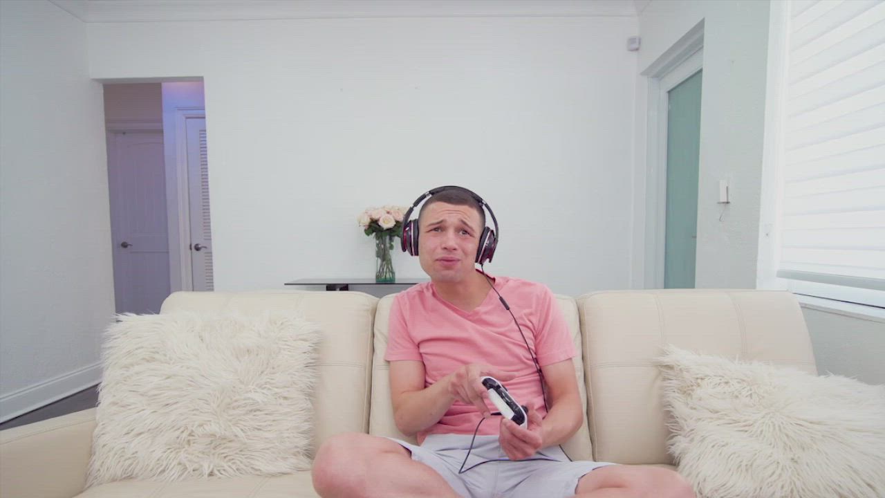 Mom Allows Me To Play Video Games Under One Condition Scrolller