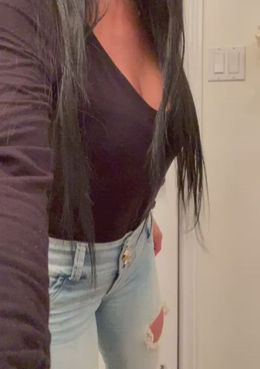 No bra needed😏 | Scrolller