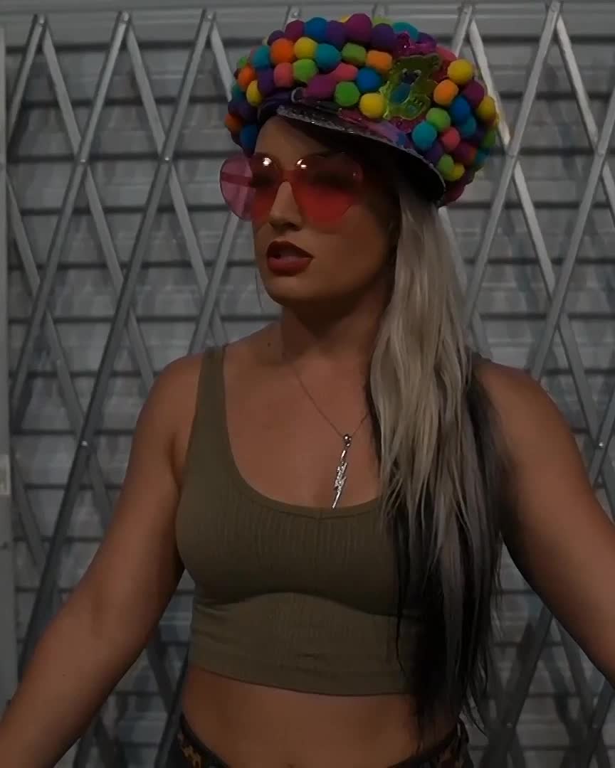 Toni Storm | Scrolller