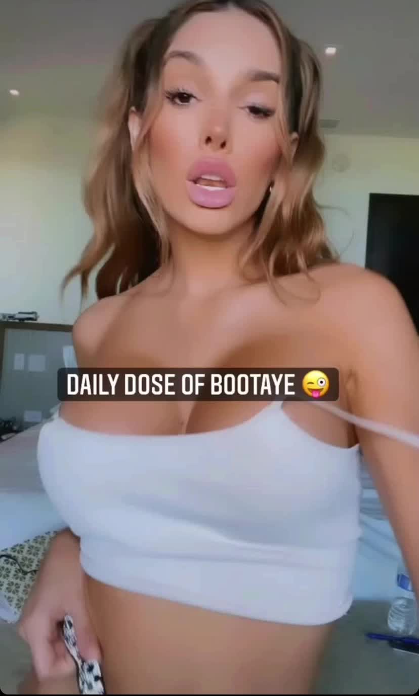 Twerking | Scrolller