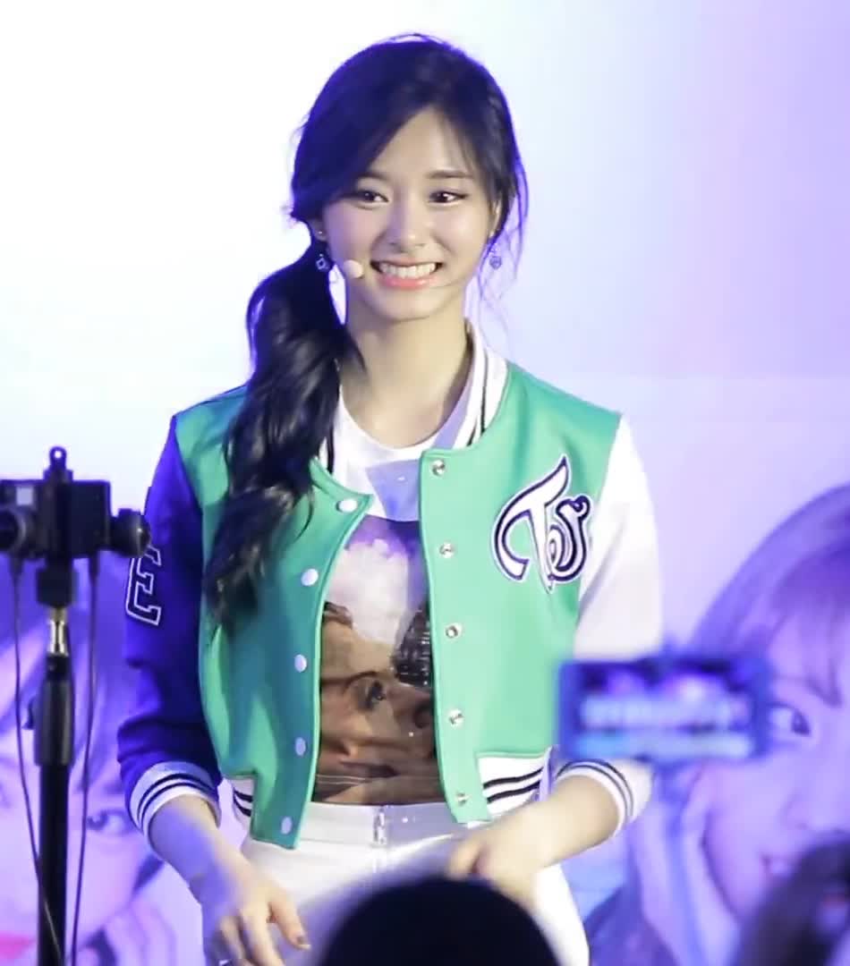 Cheer up Tzuyu | Scrolller