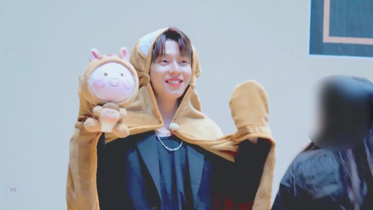 Cuddly Jinyoung | Scrolller