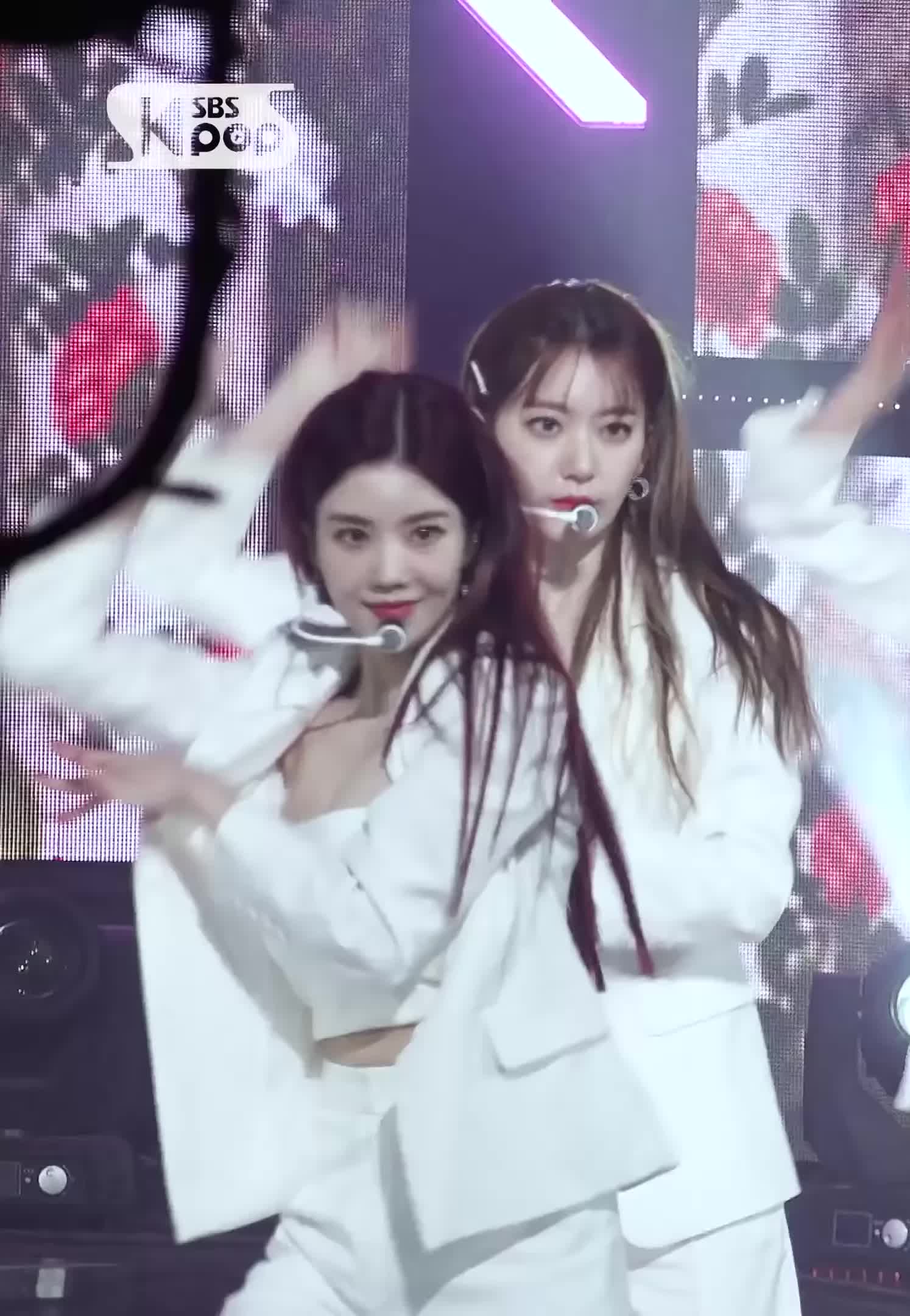 IZ*ONE - Eunbi | Scrolller