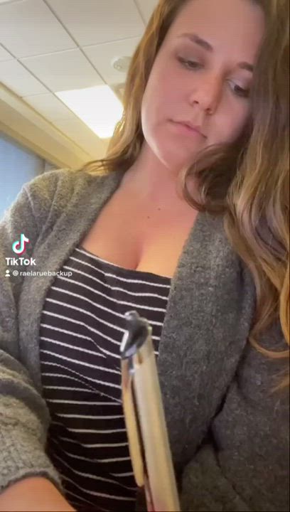 Oops, dropped my pen 🖊 | Scrolller