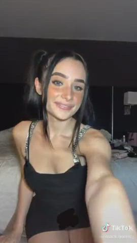 Tiktoker 19yo [FULL PACK in comments] | Scrolller