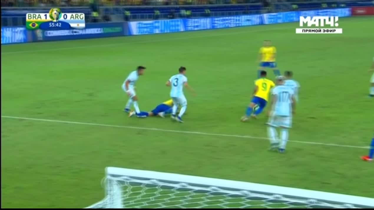 Superb skill from Gabriel Jesus to create a chance for Coutinho (X-post from r/soccer) | Scrolller