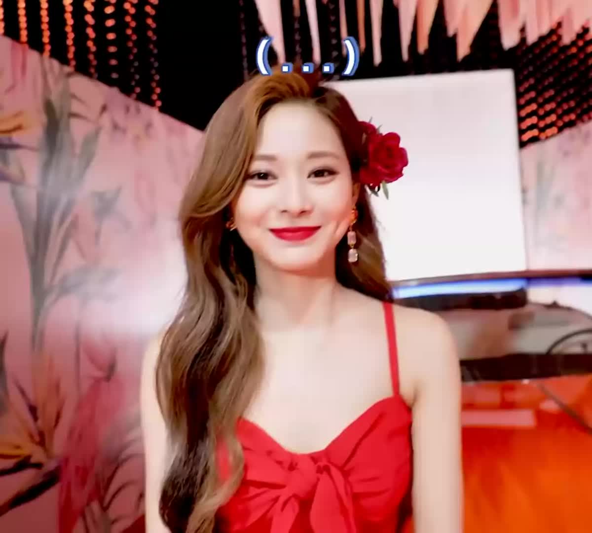 Tzuyu blushing | Scrolller