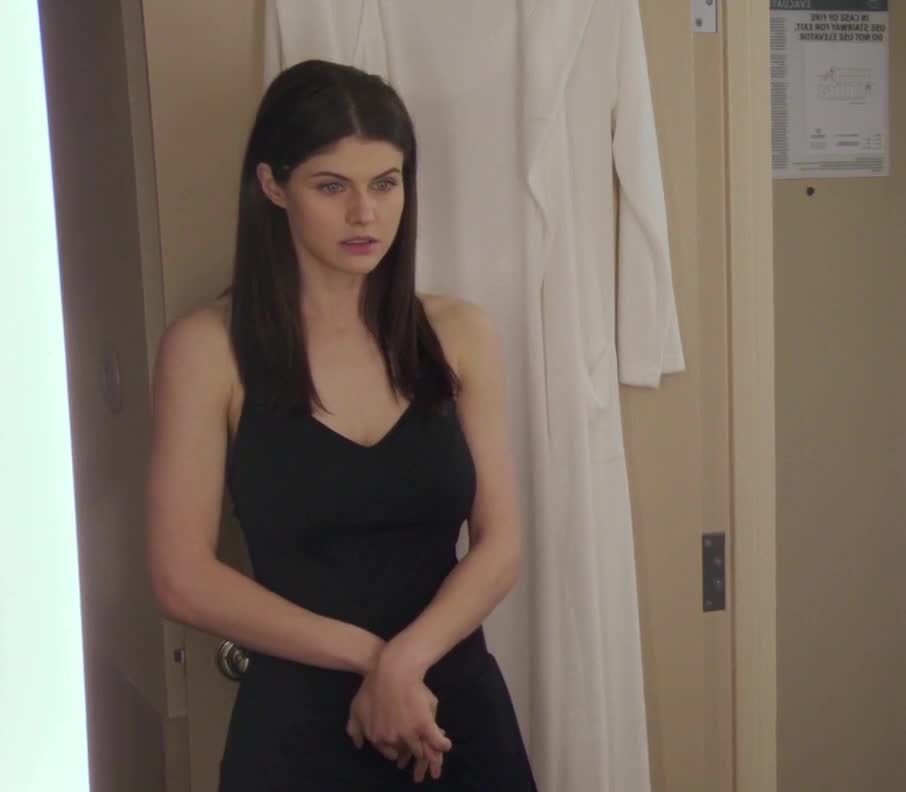 Alexandra Daddario in The Layover (2017) | Scrolller