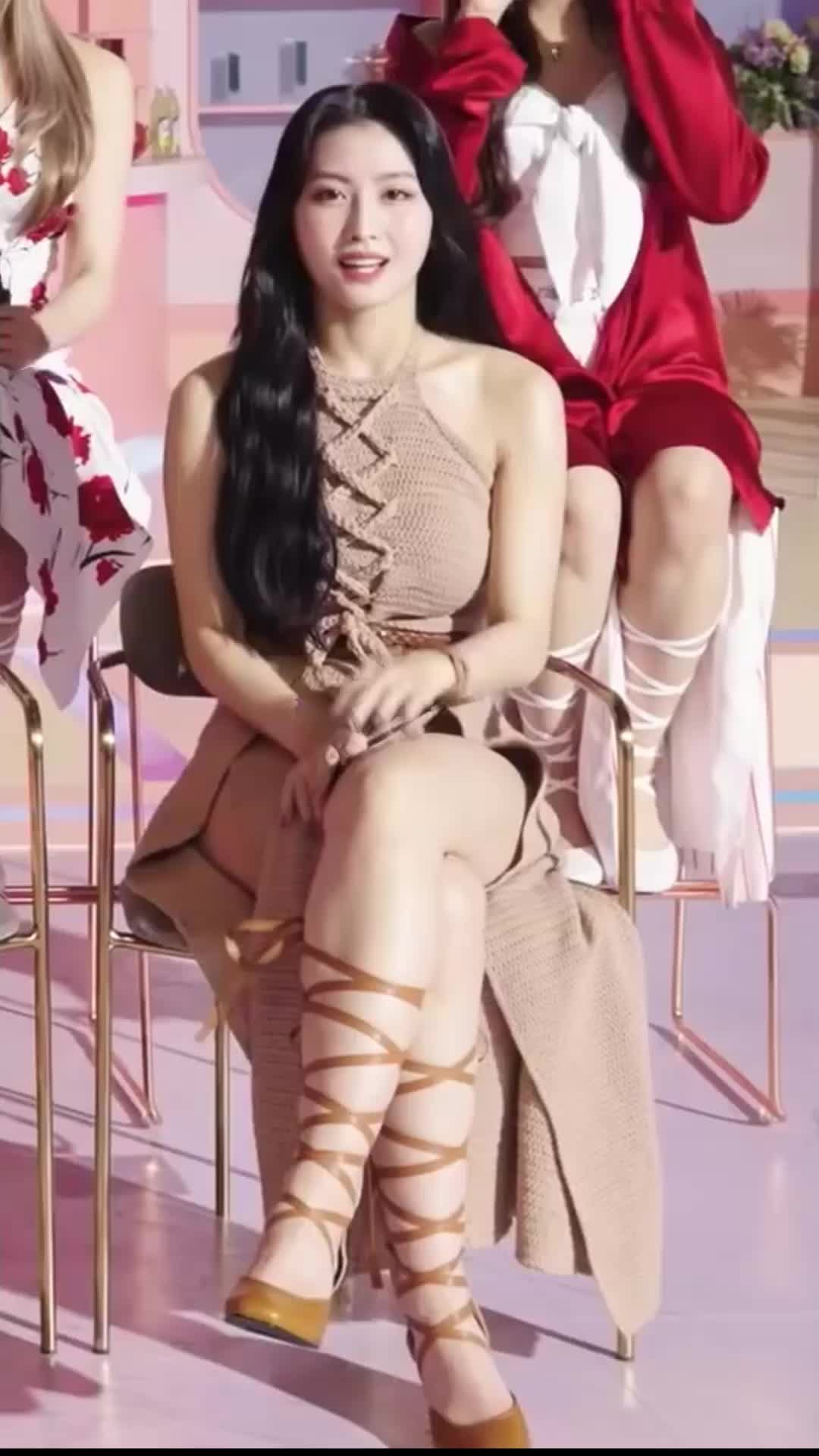 Momo Looking Gorgeous | Scrolller