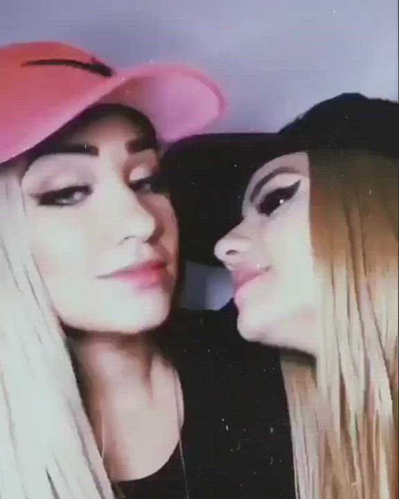 cute blonde couple | Scrolller