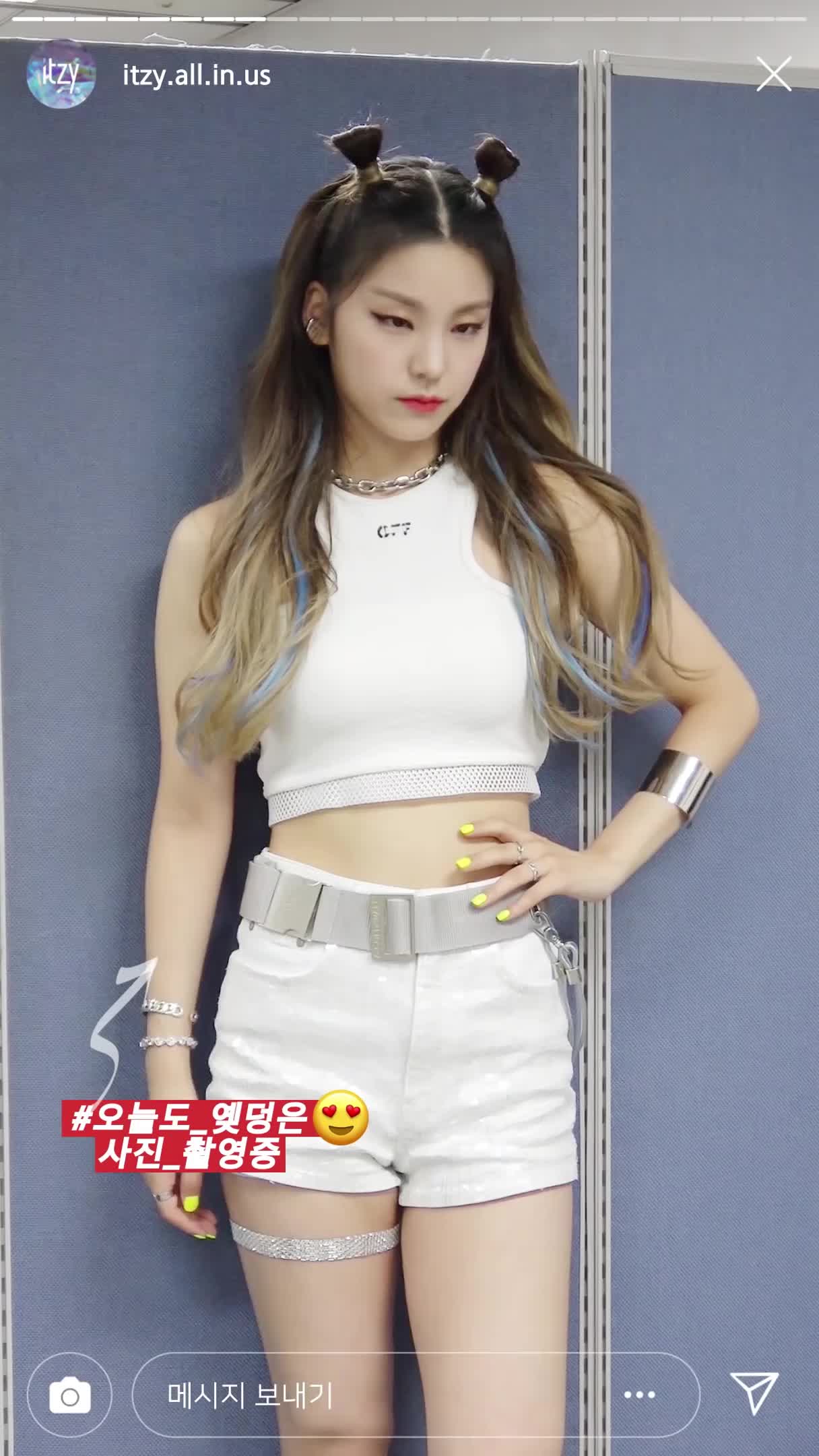 191018 Yeji | Scrolller