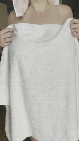 Let me just drop my towel (reveal) | Scrolller