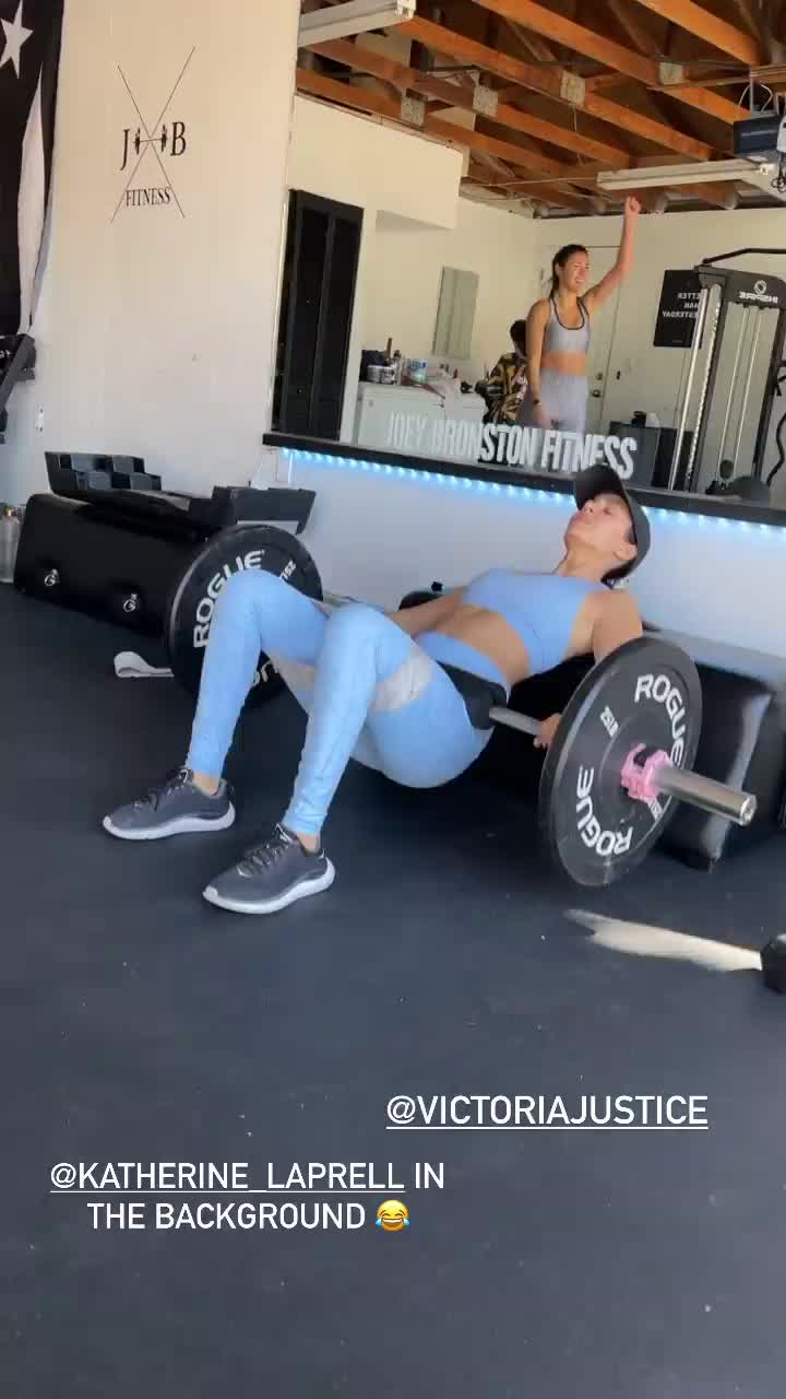 Pumping iron | Scrolller