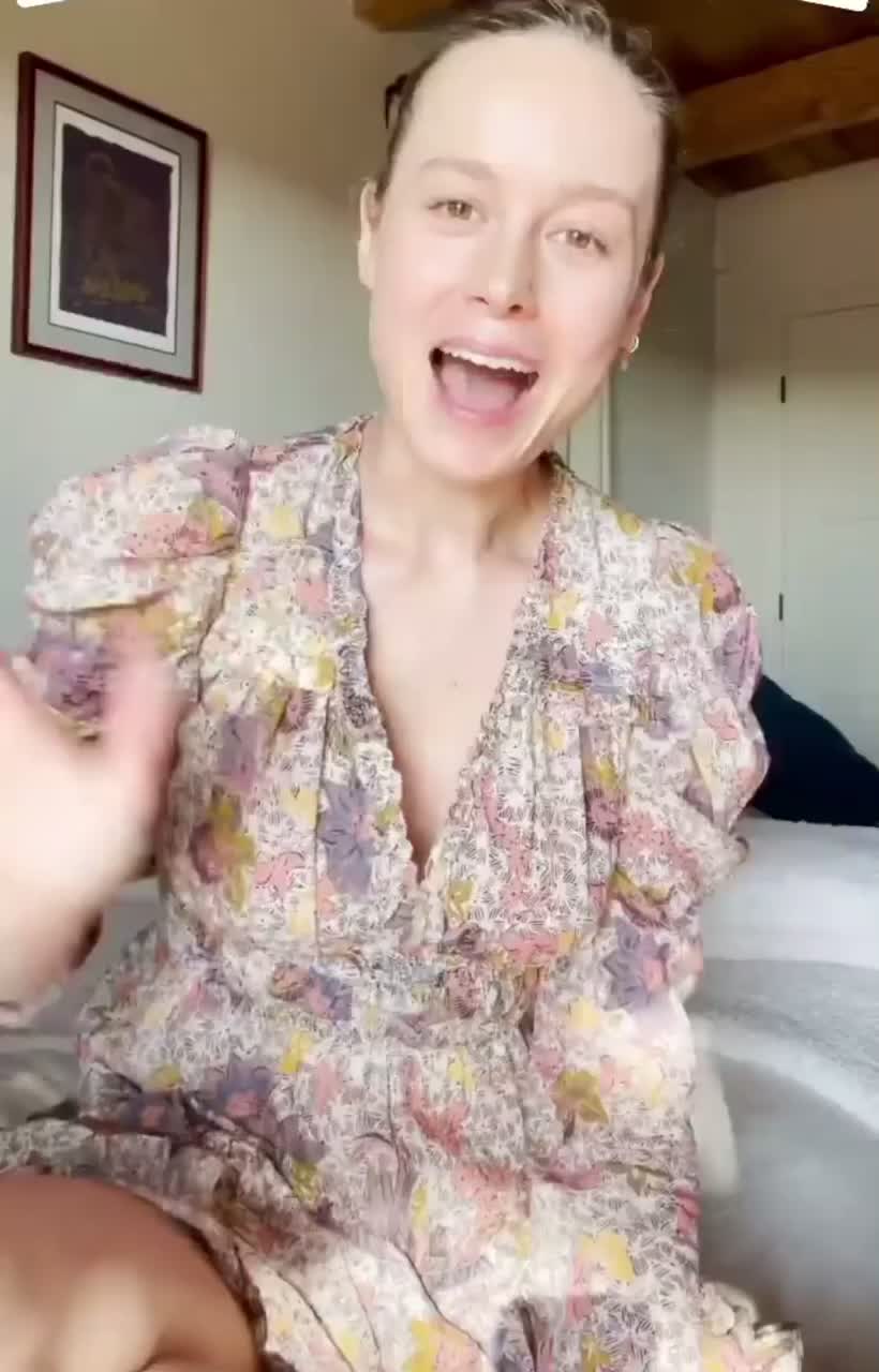 Braless Brie Larson | Scrolller