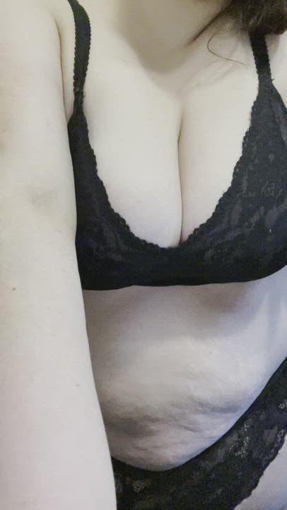 a view of my lady lumps on this hump day | Scrolller