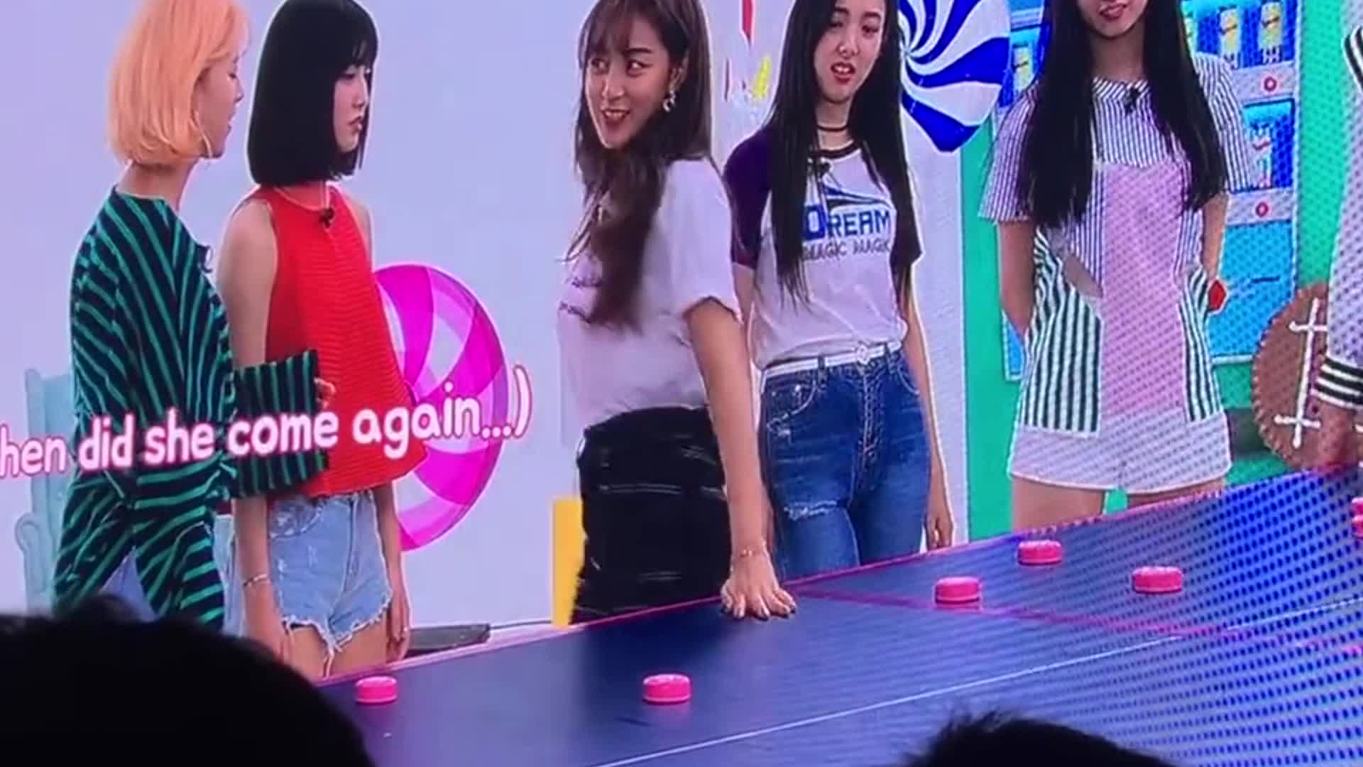 Jump on that table Jihyo... | Scrolller