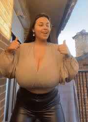 Busty babe doing a dance | Scrolller