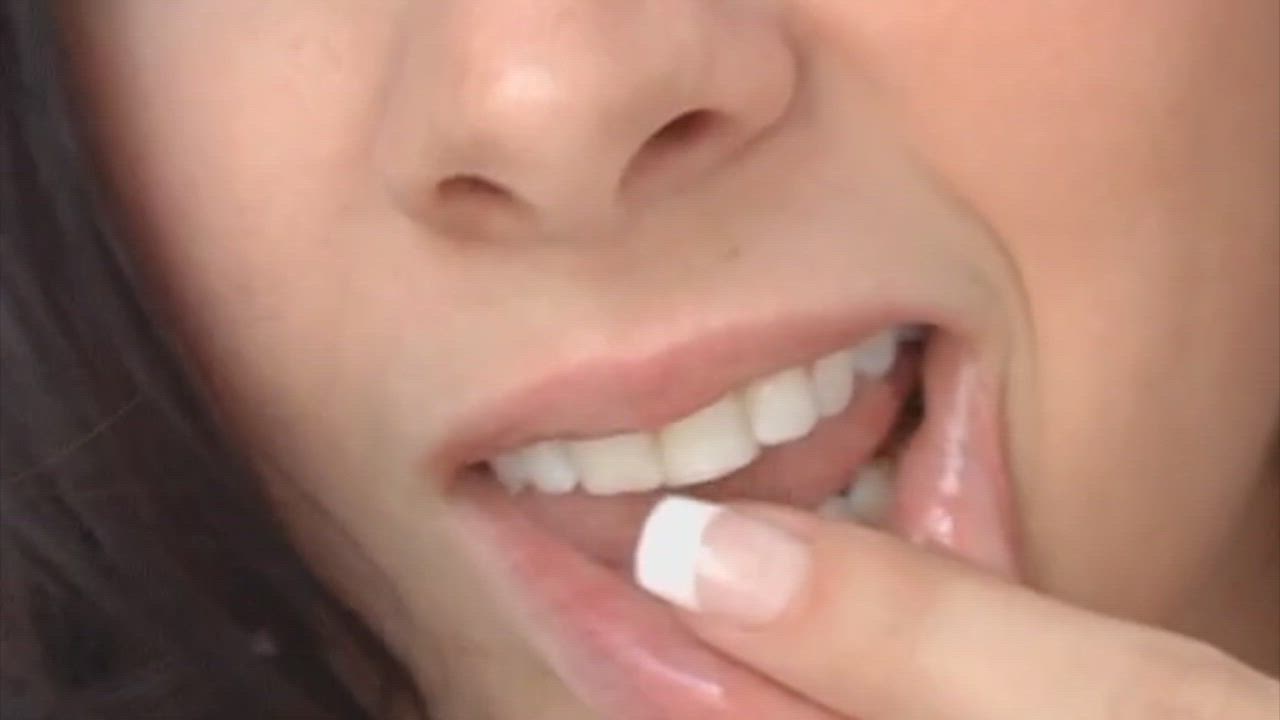 Convenient close up and the shots to her nose in this great bukake scene | Scrolller