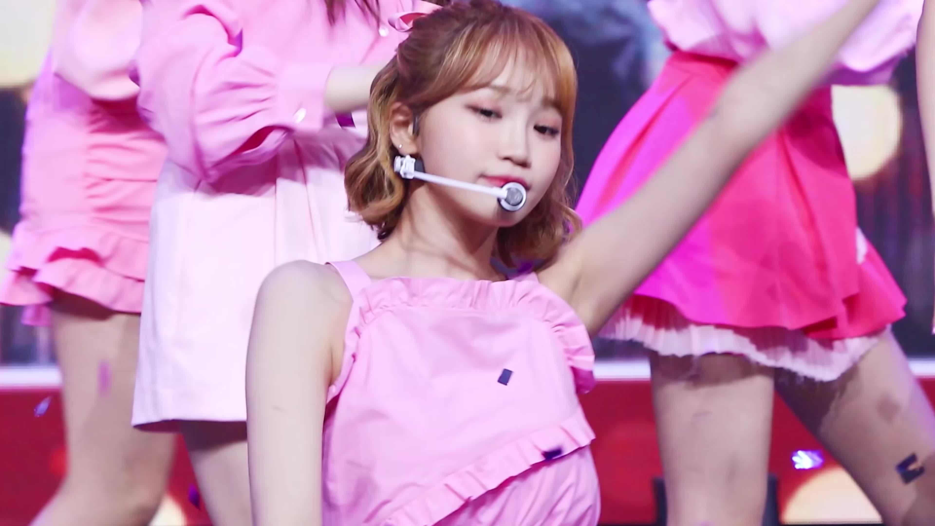 IZ*ONE - Kim Chaewon | Scrolller