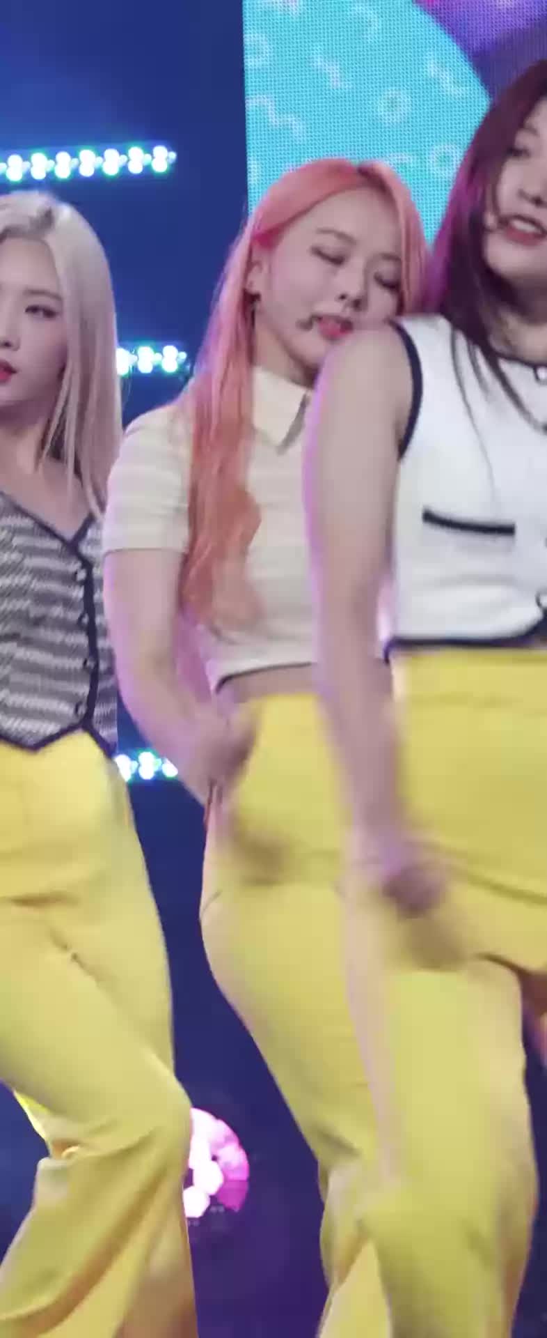 Loona - Choerry | Scrolller