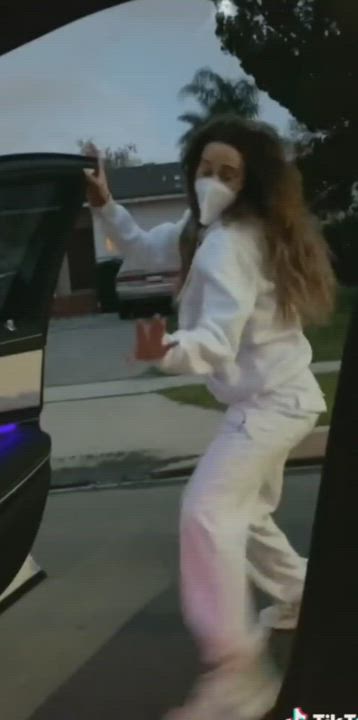 Lana with that white girl twerk | Scrolller