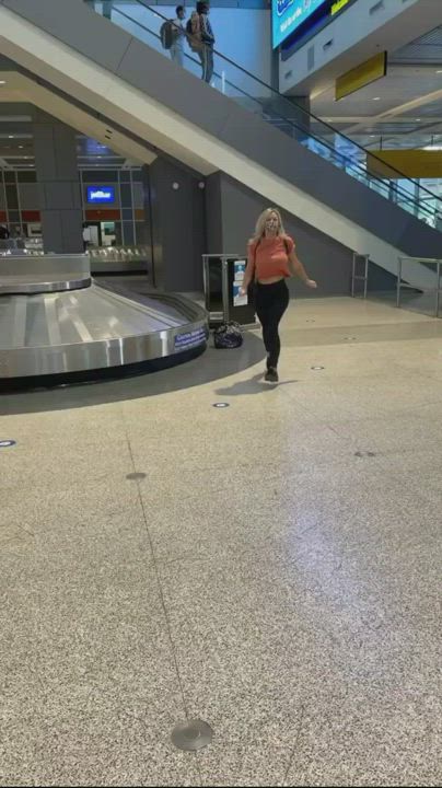 Bouncing through the airport | Scrolller