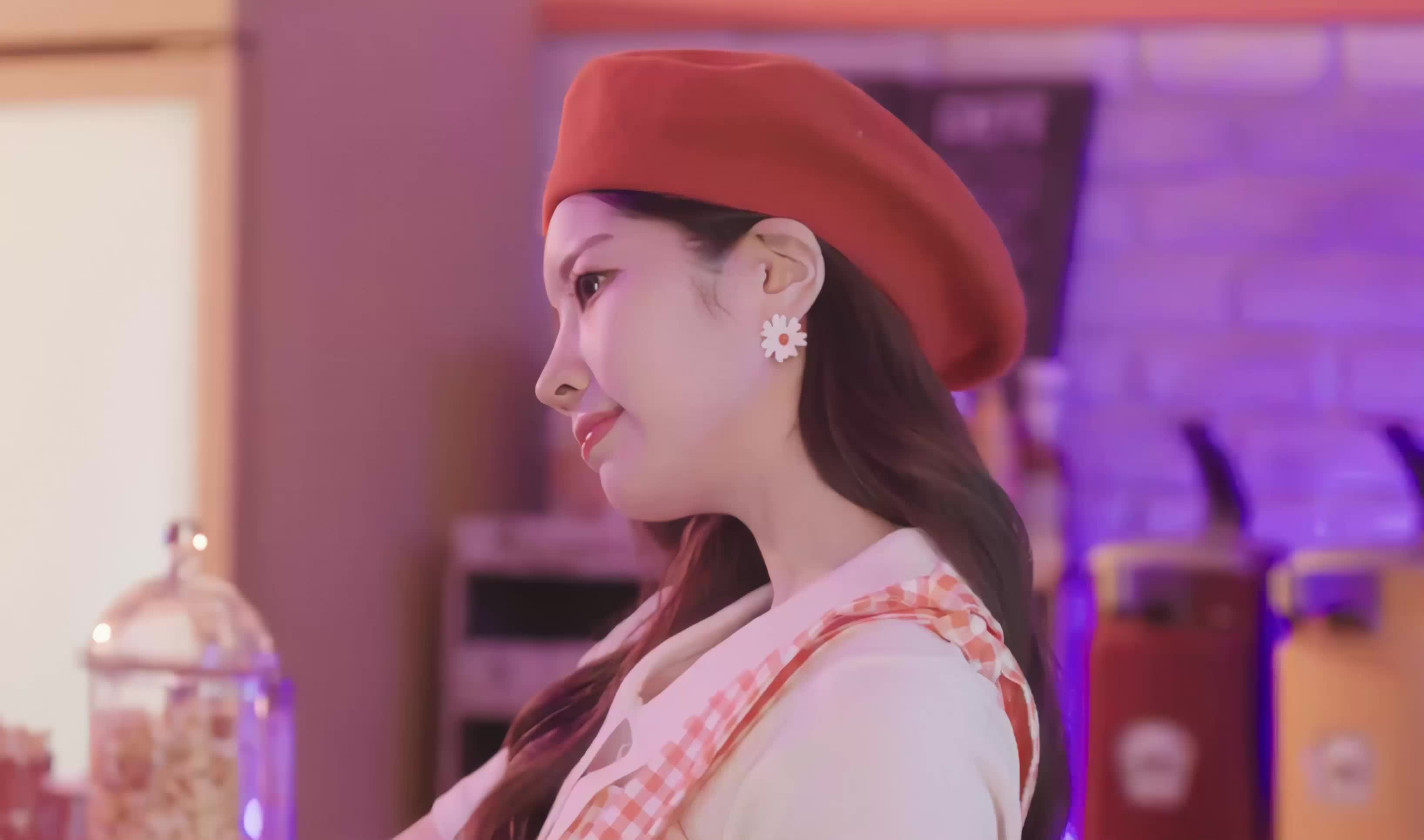 Dahyun - red beret, kura kura outfit, 210529 | Scrolller