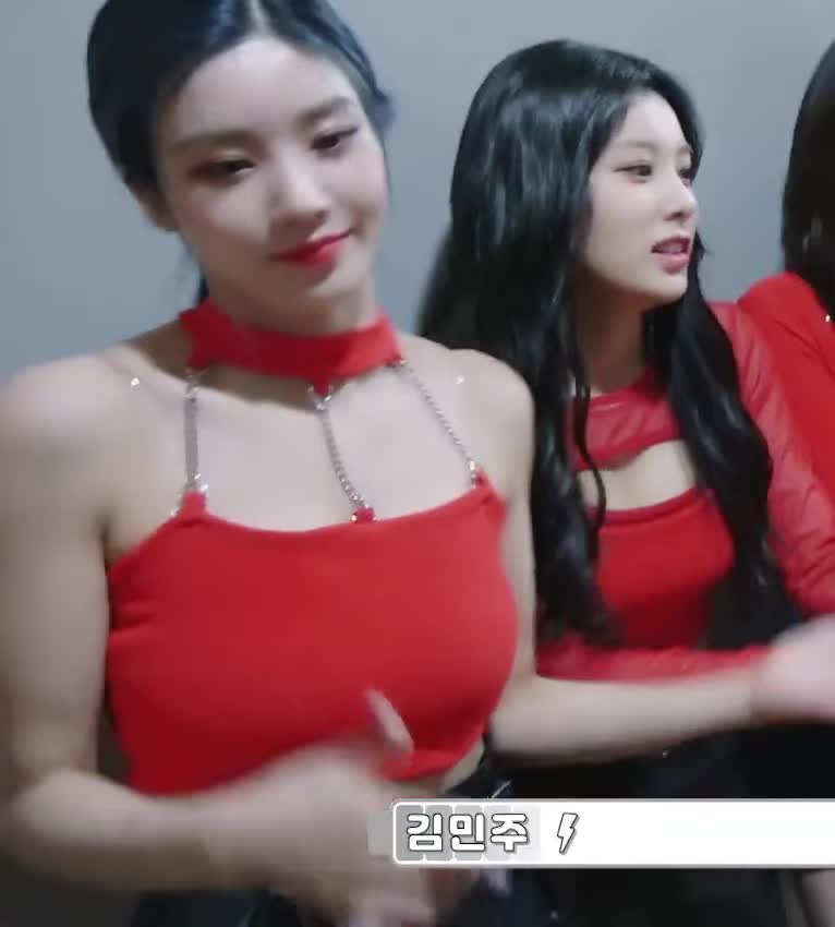 IZ*ONE - Eunbi and Hyewon | Scrolller