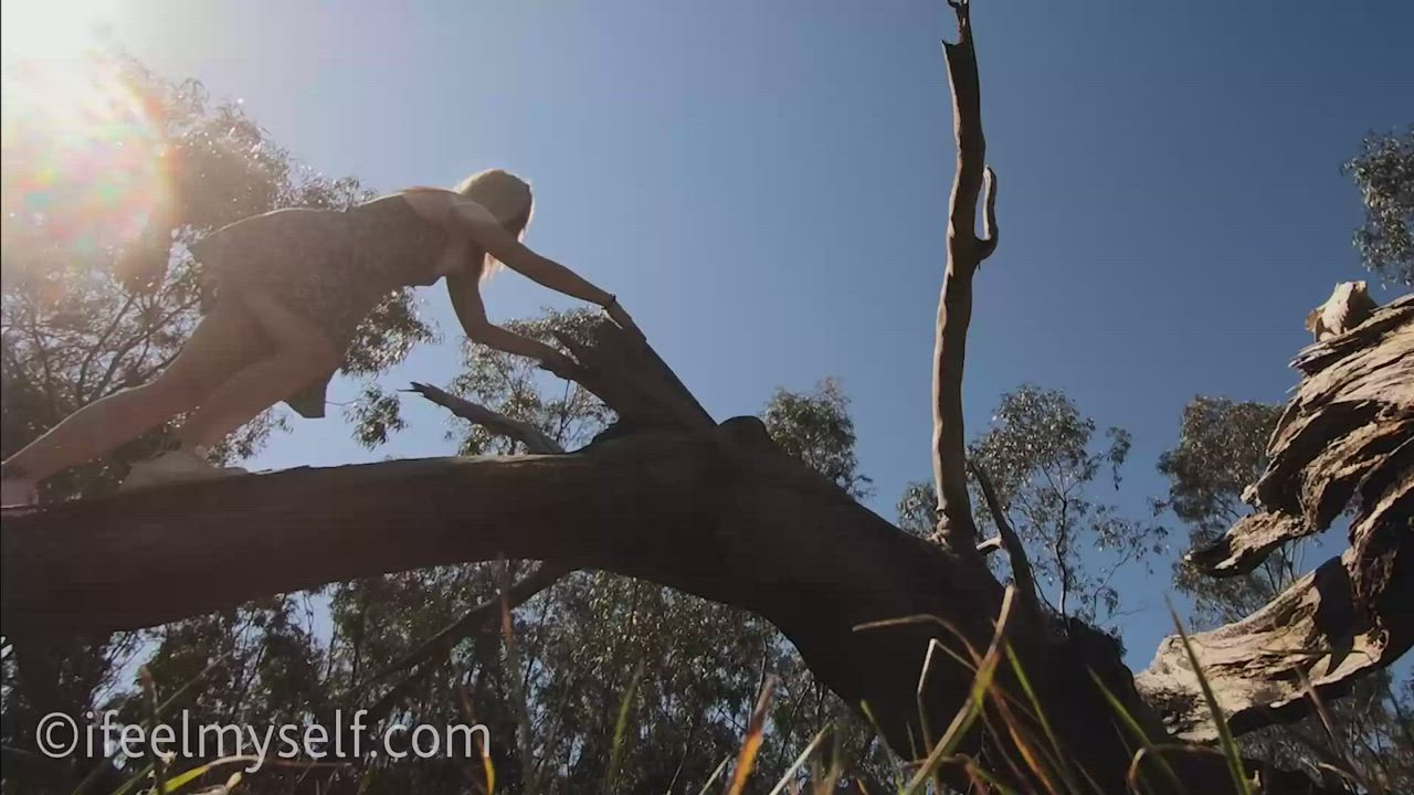 Altea's Pee Break | Scrolller