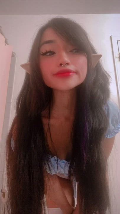 oooo she so cute | Scrolller