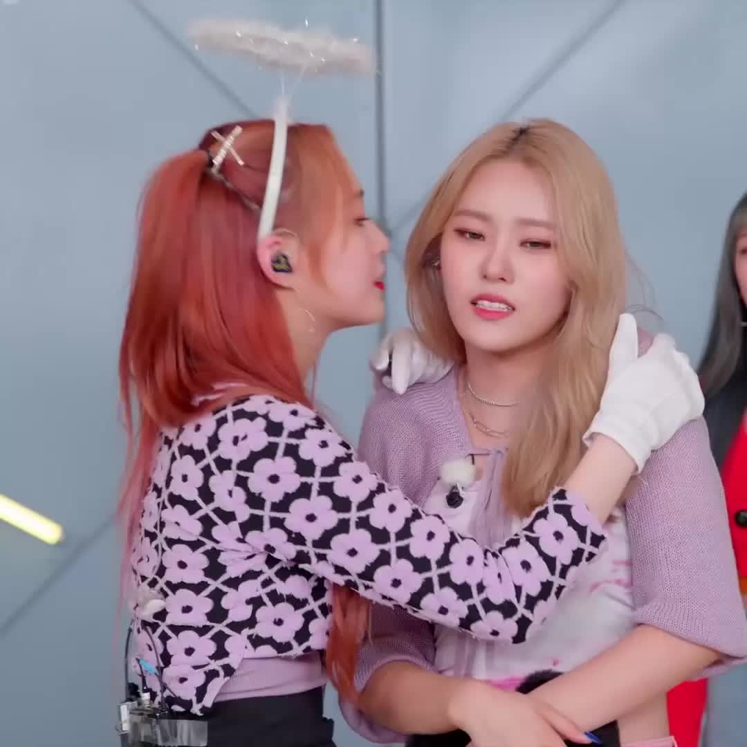 Weeekly girls adorably showing off their kiss marks | Scrolller