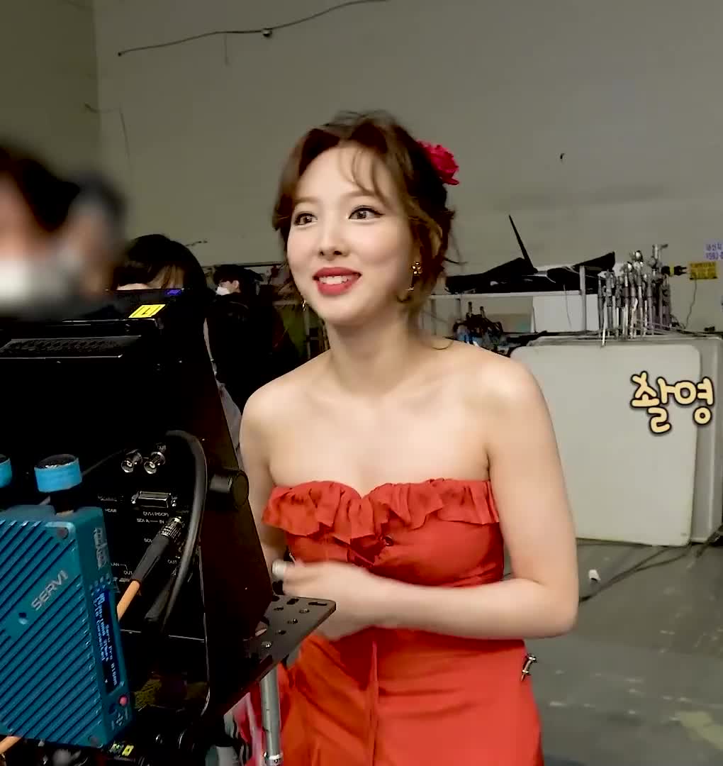 Twice - Nayeon | Scrolller