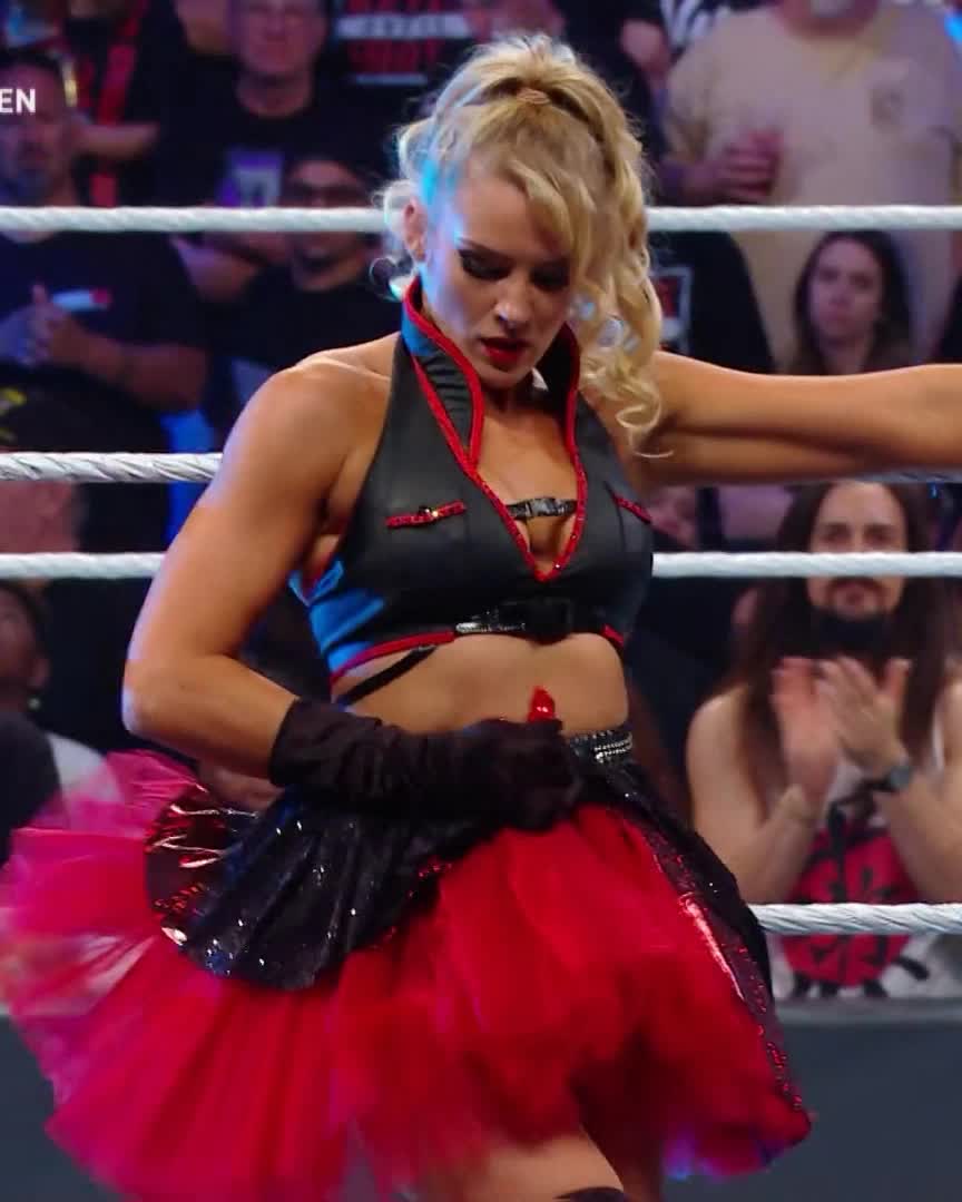 Lacey Evans | Scrolller