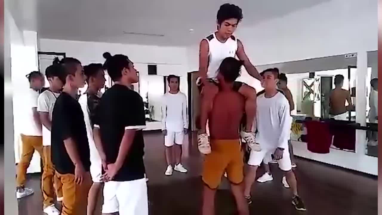 Shrimp Throw | Scrolller