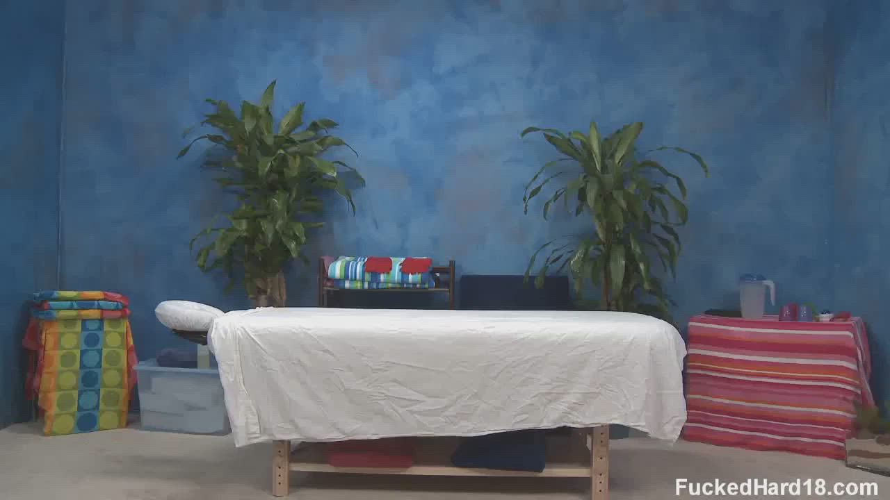 Rebecca Linares gets a very nice massage. | Scrolller