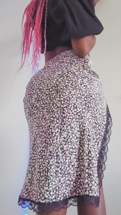 Blessing your feed with some jiggle | Scrolller