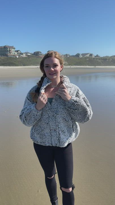 Current forecast: windy with a chance of titties [GIF] | Scrolller