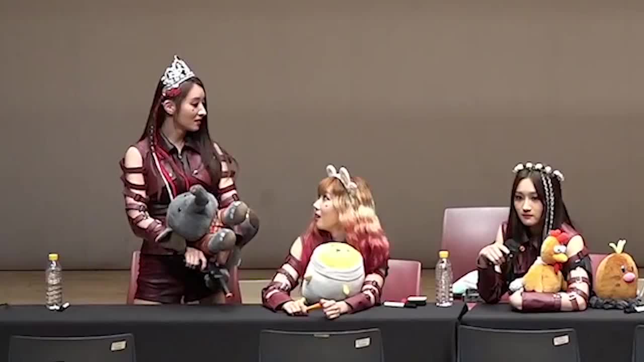 Sua, Siyeon and Handong | Scrolller