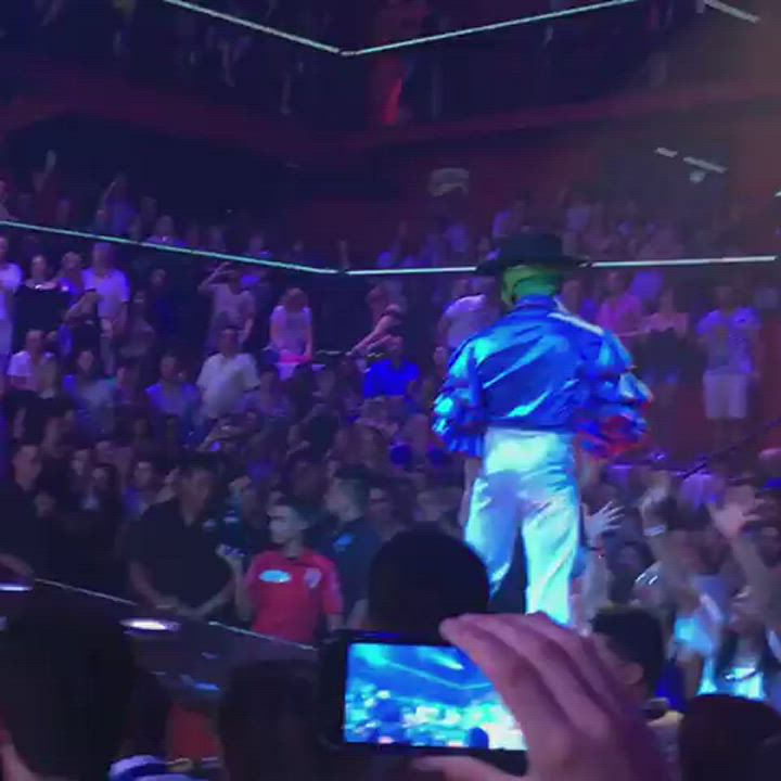 Dress blowing up | Scrolller