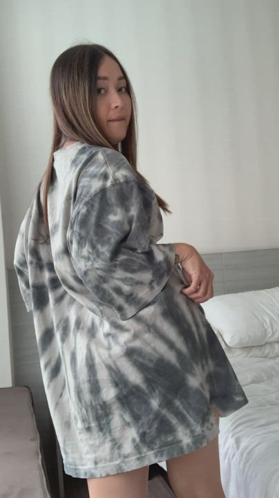 Hope you like what’s under my oversize t-shirt | Scrolller