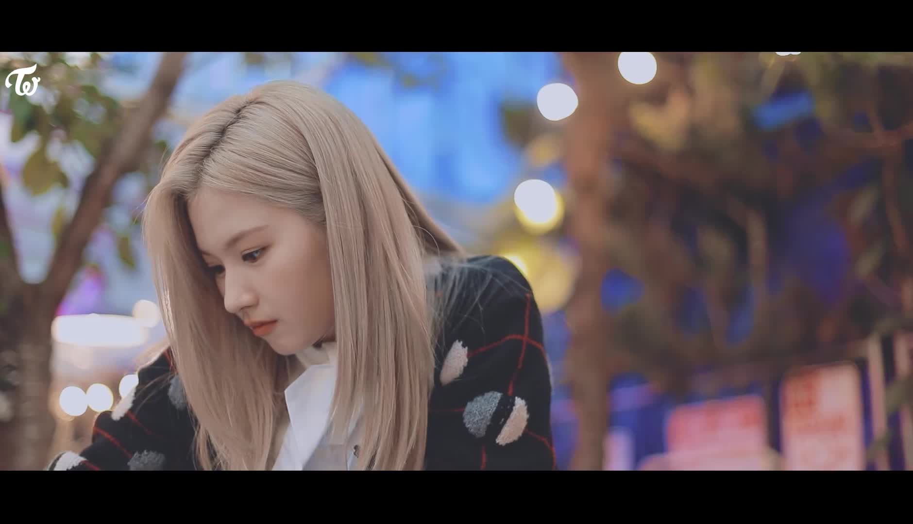 211018 - Sana writting her letter to onces | Scrolller